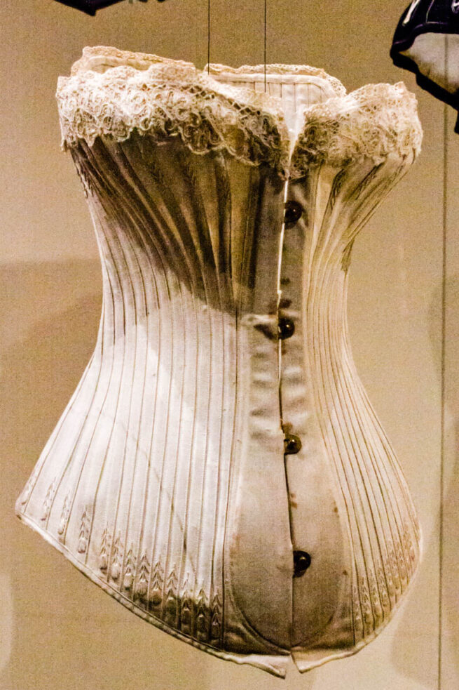 Exhibition: Gilded Lilies - A Sparklewren Retrospective - Chapter Three ...